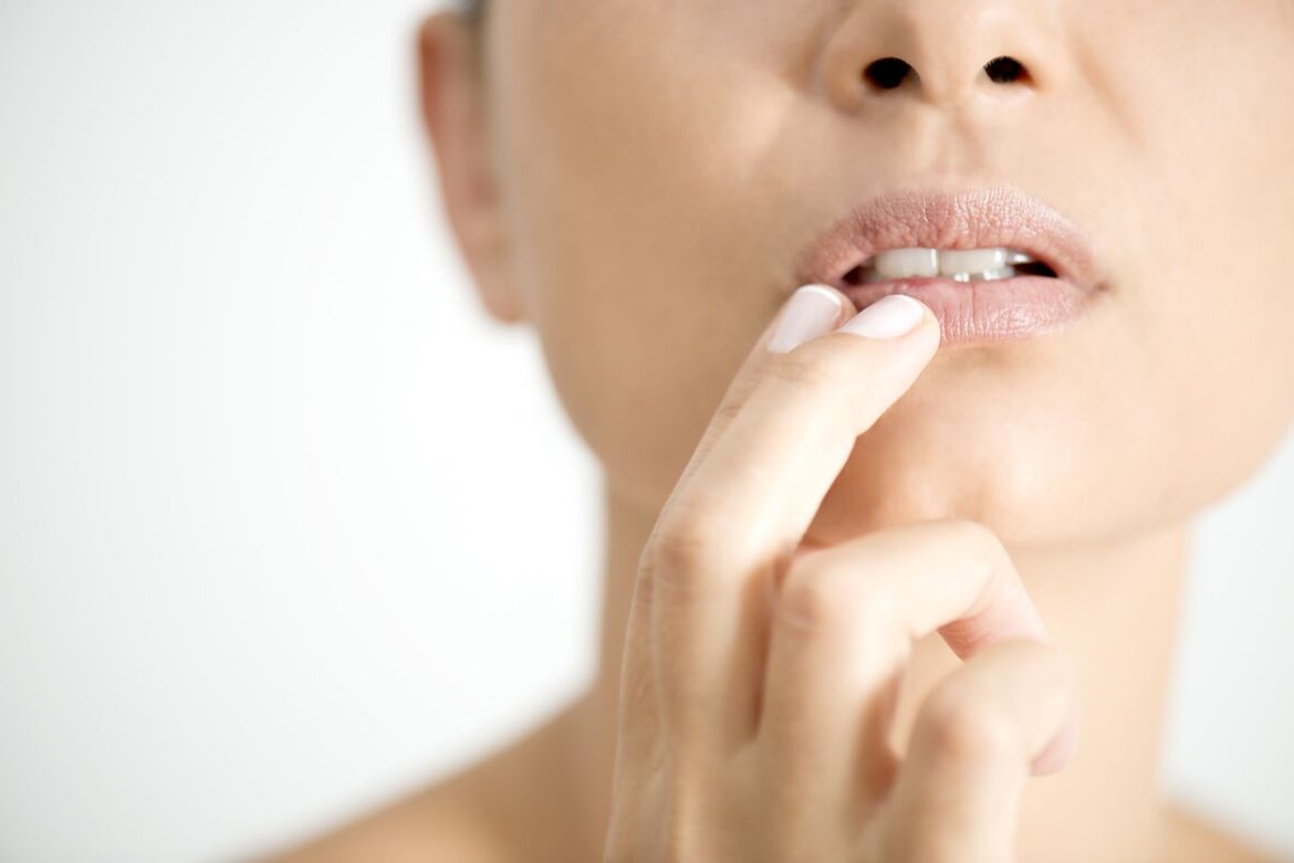 How to Get Rid a Swollen Lip, Heal, Treat and Reduce Lip Swelling ...