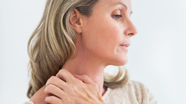 Rash on Neck Meaning, Causes, Itchy, Red, Bumpy Rash, Diagnosis and ...